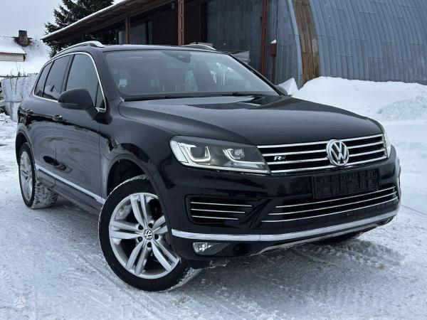 Black Volkswagen Touareg 2016 in Utena, with an engine capacity of 3.00 L and mileage of 310 thousand km for 14450 €, photo 2 on AUTOMOTO.COM.LV