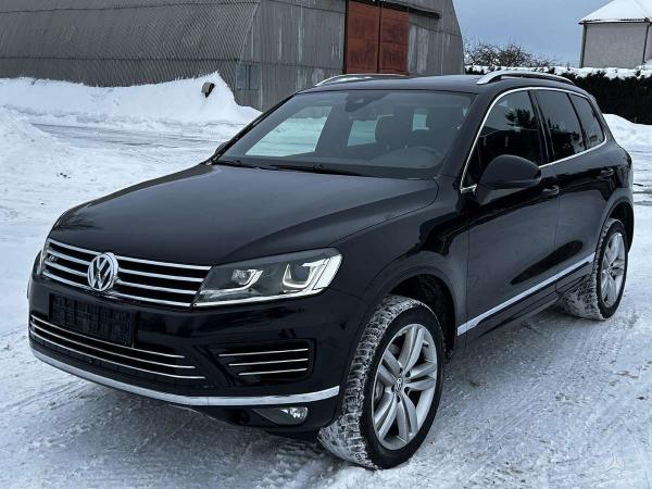 Black Volkswagen Touareg 2016 in Utena, with an engine capacity of 3.00 L and mileage of 310 thousand km for 14450 €, photo 7 on AUTOMOTO.COM.LV