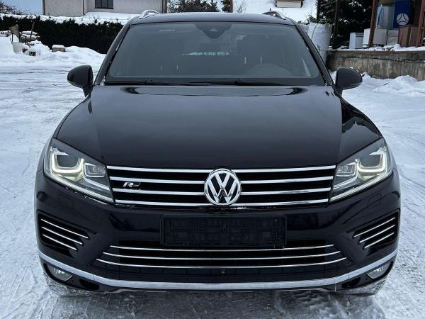 Black Volkswagen Touareg 2016 in Utena, with an engine capacity of 3.00 L and mileage of 310 thousand km for 14450 €, photo 8 on AUTOMOTO.COM.LV