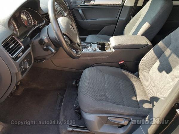 Melns Volkswagen Touareg 2016 Viljandi, ar dzinēja tilpumu 3.00 L un nobraukumu 216 tūkst. km par 15500 €, foto 5 vietnē AUTOMOTO.COM.LV