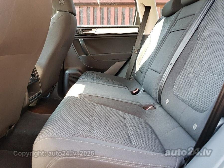 Melns Volkswagen Touareg 2016 Viljandi, ar dzinēja tilpumu 3.00 L un nobraukumu 216 tūkst. km par 15500 €, foto 6 vietnē AUTOMOTO.COM.LV