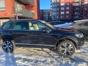 Melns Volkswagen Touareg 2016 Viļņa, ar dzinēja tilpumu 3.00 L un nobraukumu 162 tūkst. km par 24100 €, foto 2 vietnē AUTOMOTO.COM.LV