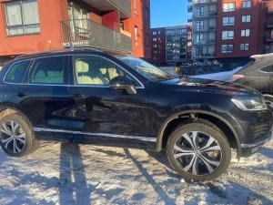 Melns Volkswagen Touareg 2016 Viļņa, ar dzinēja tilpumu 3.00 L un nobraukumu 162 tūkst. km par 24100 €, foto 4 vietnē AUTOMOTO.COM.LV