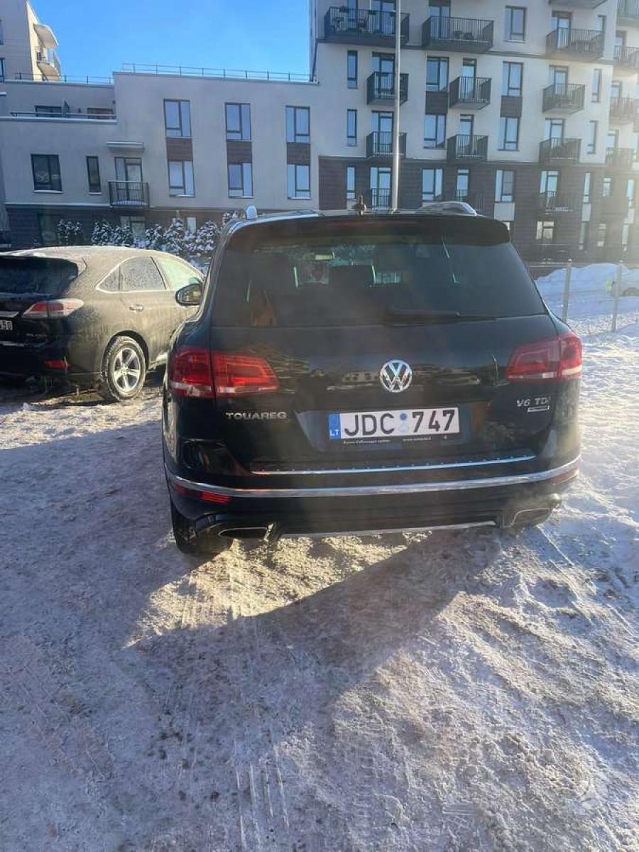 Melns Volkswagen Touareg 2016 Viļņa, ar dzinēja tilpumu 3.00 L un nobraukumu 162 tūkst. km par 24100 €, foto 7 vietnē AUTOMOTO.COM.LV