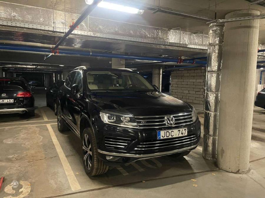 Melns Volkswagen Touareg 2016 Viļņa, ar dzinēja tilpumu 3.00 L un nobraukumu 162 tūkst. km par 24100 €, foto 9 vietnē AUTOMOTO.COM.LV