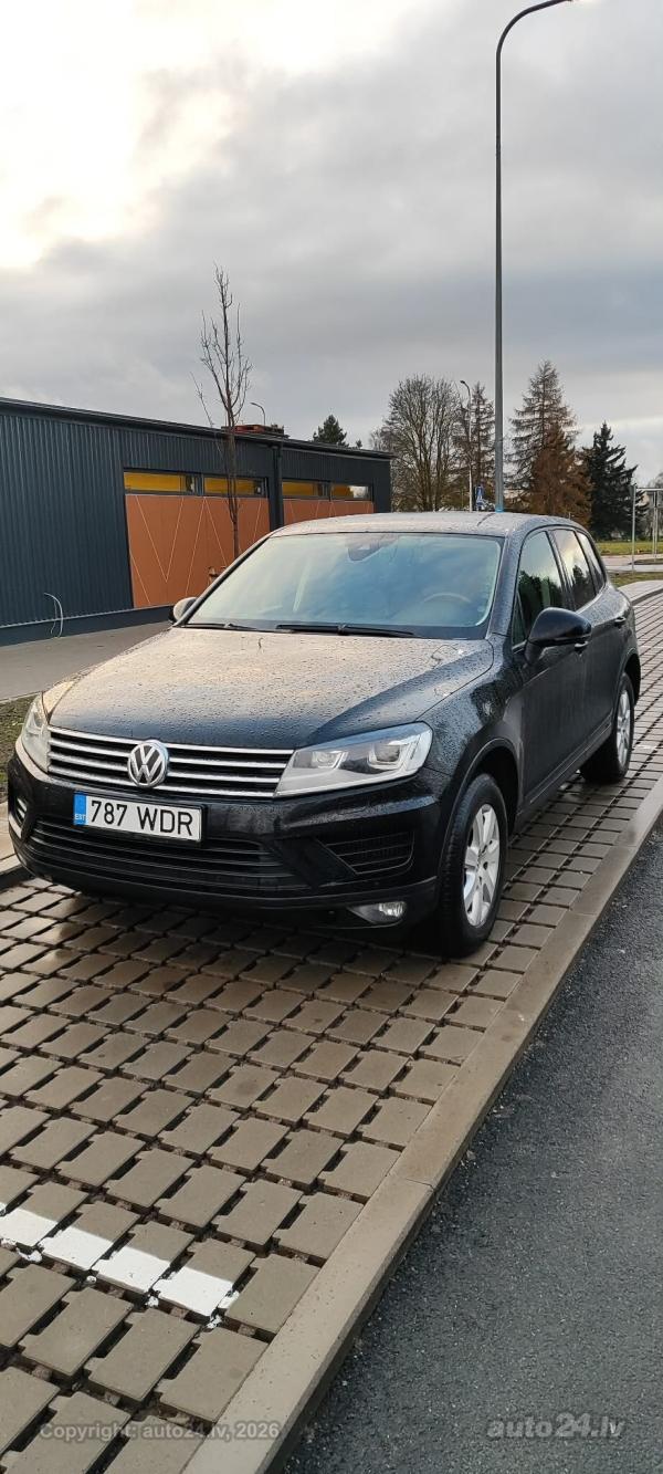 Black Volkswagen Touareg 2016 in Tallinn, with an engine capacity of 3.00 L and mileage of 330 thousand km for 16500 €, photo 2 on AUTOMOTO.COM.LV