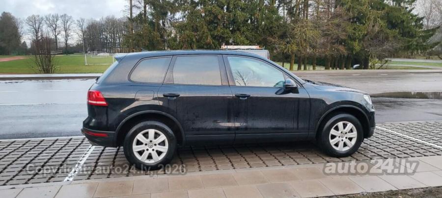 Black Volkswagen Touareg 2016 in Tallinn, with an engine capacity of 3.00 L and mileage of 330 thousand km for 16500 €, photo 3 on AUTOMOTO.COM.LV