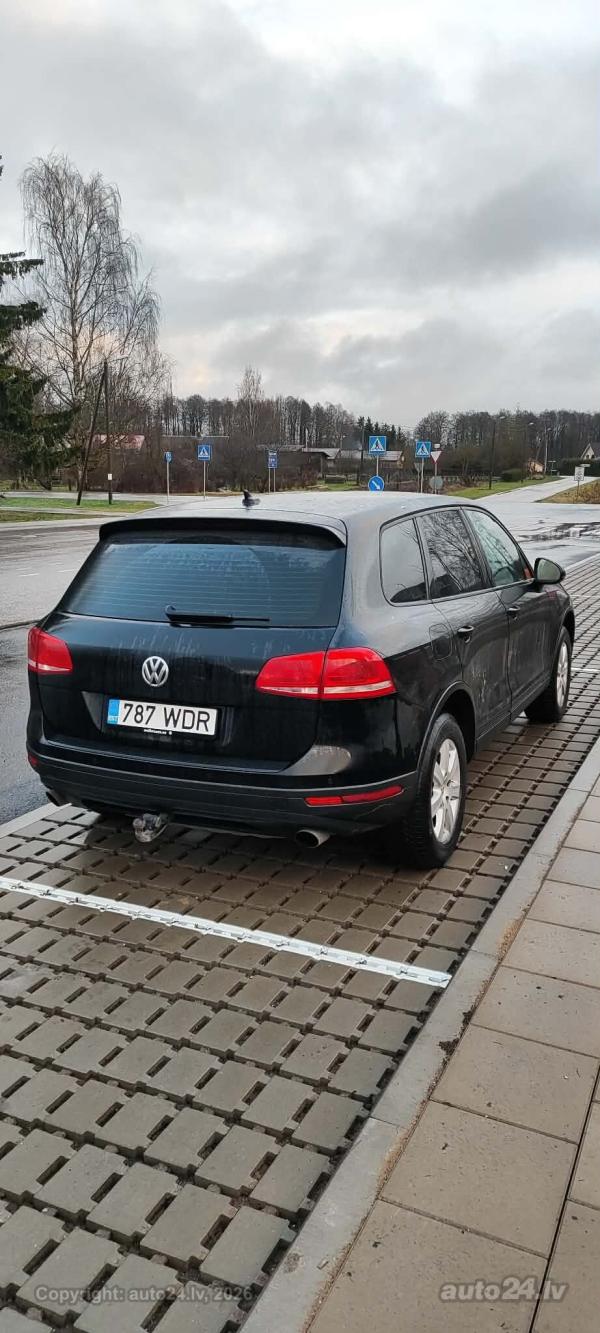 Black Volkswagen Touareg 2016 in Tallinn, with an engine capacity of 3.00 L and mileage of 330 thousand km for 16500 €, photo 5 on AUTOMOTO.COM.LV