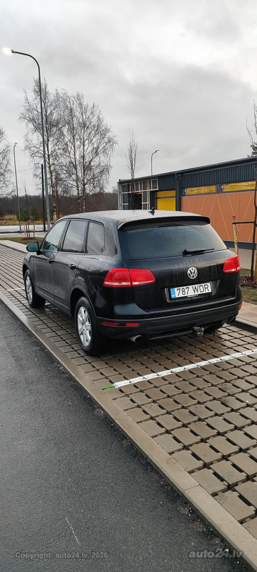 Black Volkswagen Touareg 2016 in Tallinn, with an engine capacity of 3.00 L and mileage of 330 thousand km for 16500 €, photo 6 on AUTOMOTO.COM.LV