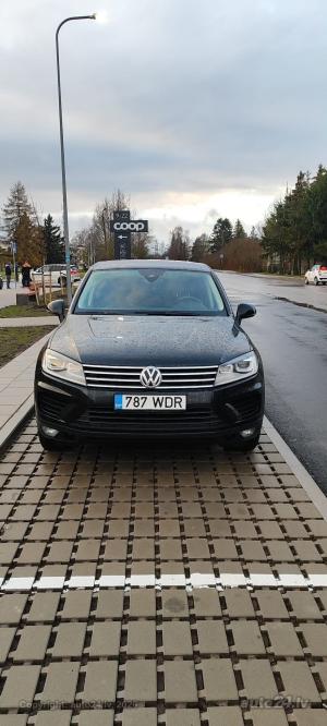 Black Volkswagen Touareg 2016 in Tallinn, with an engine capacity of 3.00 L and mileage of 330 thousand km for 16500 €, photo 8 on AUTOMOTO.COM.LV