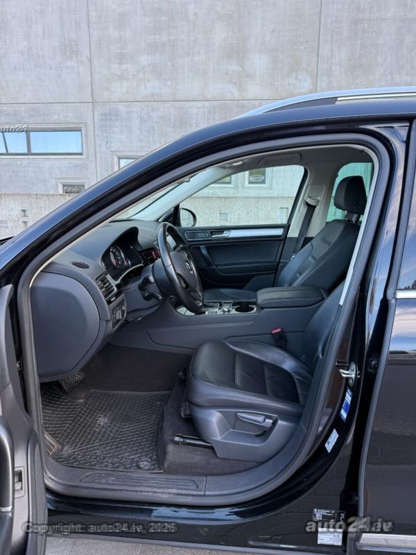 Melns Volkswagen Touareg 2016 Tallina, ar dzinēja tilpumu 3.00 L un nobraukumu 206 tūkst. km par 16500 €, foto 8 vietnē AUTOMOTO.COM.LV