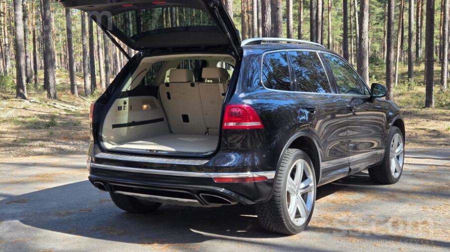 Melns Volkswagen Touareg 2016 Rīga, ar dzinēja tilpumu 3.00 L un nobraukumu 144 tūkst. km par 19990 €, foto 4 vietnē AUTOMOTO.COM.LV