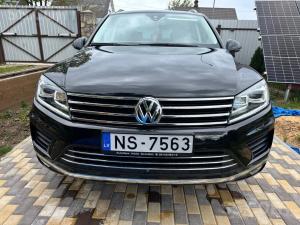 Black Volkswagen Touareg 2016 in Daugavpils, with an engine capacity of 3.00 L and mileage of 210 thousand km for 17900 €, photo  on AUTOMOTO.COM.LV