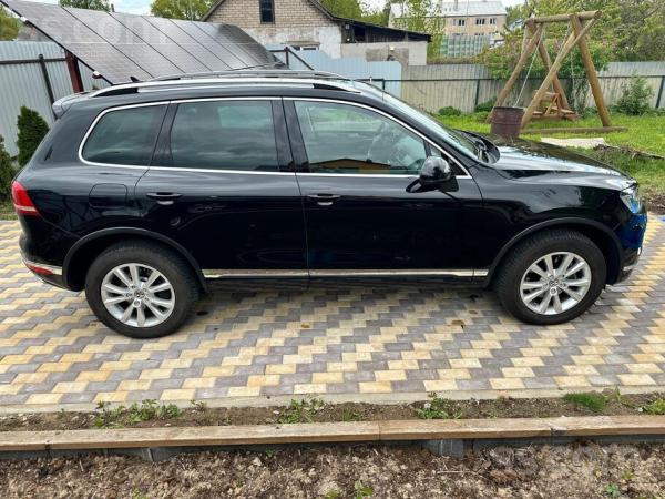 Black Volkswagen Touareg 2016 in Daugavpils, with an engine capacity of 3.00 L and mileage of 210 thousand km for 17900 €, photo 2 on AUTOMOTO.COM.LV
