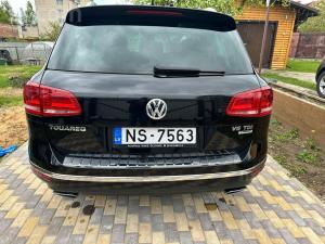 Black Volkswagen Touareg 2016 in Daugavpils, with an engine capacity of 3.00 L and mileage of 210 thousand km for 17900 €, photo 5 on AUTOMOTO.COM.LV