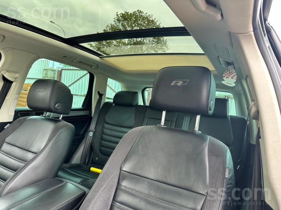 Black Volkswagen Touareg 2016 in Daugavpils, with an engine capacity of 3.00 L and mileage of 210 thousand km for 17900 €, photo 9 on AUTOMOTO.COM.LV
