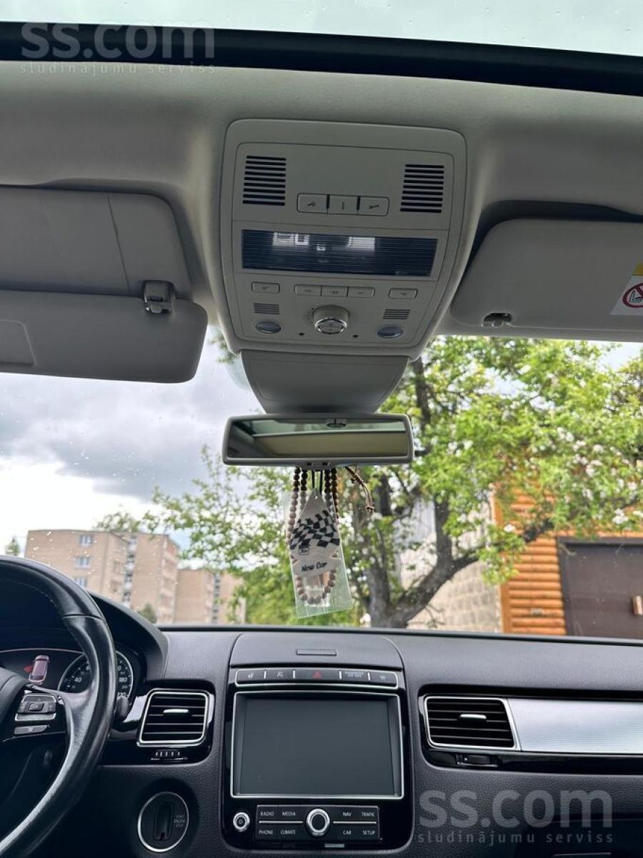 Black Volkswagen Touareg 2016 in Daugavpils, with an engine capacity of 3.00 L and mileage of 210 thousand km for 17900 €, photo 12 on AUTOMOTO.COM.LV