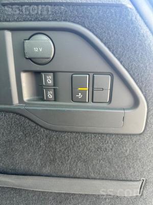 Black Volkswagen Touareg 2016 in Daugavpils, with an engine capacity of 3.00 L and mileage of 210 thousand km for 17900 €, photo 15 on AUTOMOTO.COM.LV