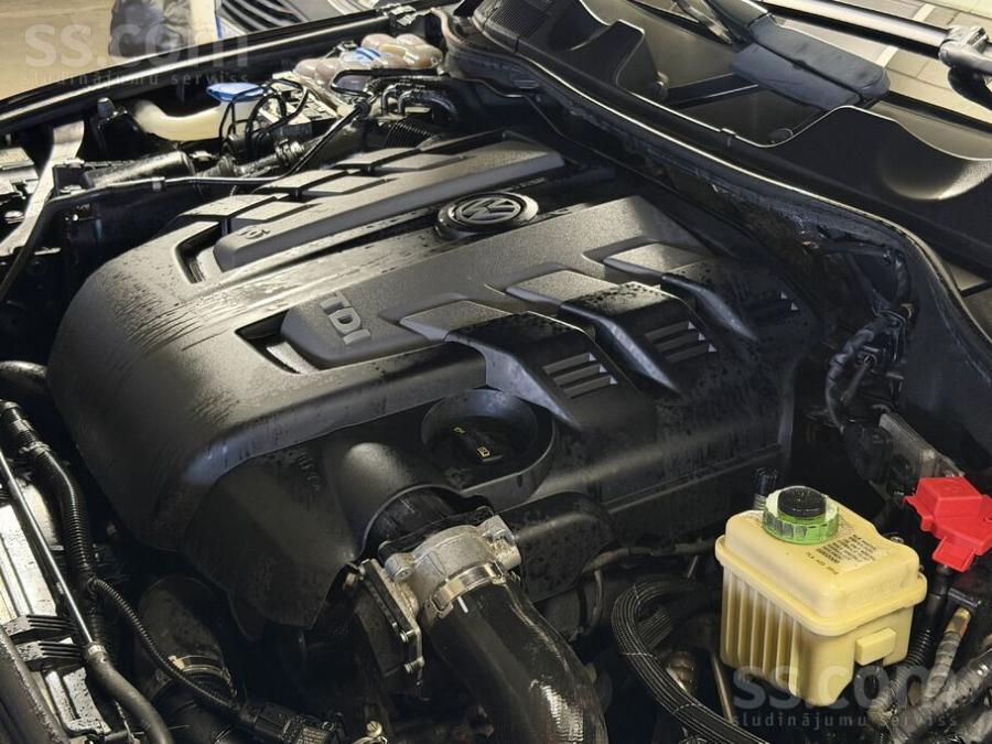 Melns Volkswagen Touareg 2016 Rīga, ar dzinēja tilpumu 3.00 L un nobraukumu 299 tūkst. km par 13700 €, foto 23 vietnē AUTOMOTO.COM.LV