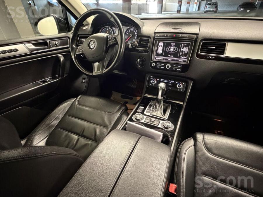 Melns Volkswagen Touareg 2016 Rīga, ar dzinēja tilpumu 3.00 L un nobraukumu 299 tūkst. km par 13700 €, foto 26 vietnē AUTOMOTO.COM.LV