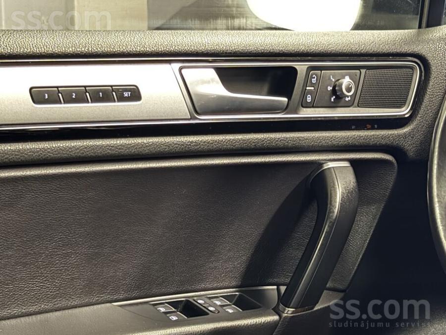Melns Volkswagen Touareg 2016 Rīga, ar dzinēja tilpumu 3.00 L un nobraukumu 299 tūkst. km par 13700 €, foto 29 vietnē AUTOMOTO.COM.LV