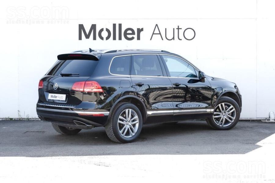 Black Volkswagen Touareg 2016 in Riga, with an engine capacity of 3.00 L and mileage of 188 thousand km for 17500 €, photo 4 on AUTOMOTO.COM.LV