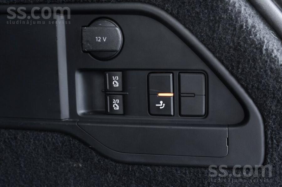 Black Volkswagen Touareg 2016 in Riga, with an engine capacity of 3.00 L and mileage of 188 thousand km for 17500 €, photo 12 on AUTOMOTO.COM.LV