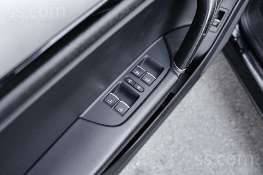 Black Volkswagen Touareg 2016 in Riga, with an engine capacity of 3.00 L and mileage of 188 thousand km for 17500 €, photo 13 on AUTOMOTO.COM.LV