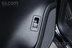 Black Volkswagen Touareg 2016 in Riga, with an engine capacity of 3.00 L and mileage of 188 thousand km for 17500 €, photo 14 on AUTOMOTO.COM.LV