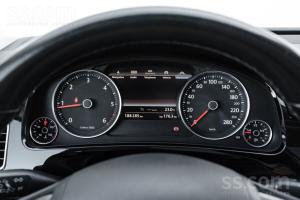 Black Volkswagen Touareg 2016 in Riga, with an engine capacity of 3.00 L and mileage of 188 thousand km for 17500 €, photo 17 on AUTOMOTO.COM.LV