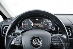 Black Volkswagen Touareg 2016 in Riga, with an engine capacity of 3.00 L and mileage of 188 thousand km for 17500 €, photo 18 on AUTOMOTO.COM.LV
