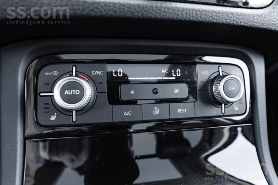 Black Volkswagen Touareg 2016 in Riga, with an engine capacity of 3.00 L and mileage of 188 thousand km for 17500 €, photo 20 on AUTOMOTO.COM.LV