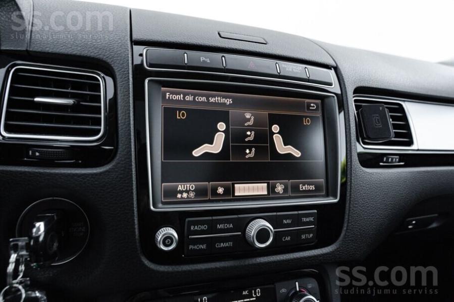 Black Volkswagen Touareg 2016 in Riga, with an engine capacity of 3.00 L and mileage of 188 thousand km for 17500 €, photo 22 on AUTOMOTO.COM.LV