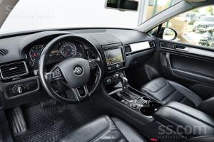 Black Volkswagen Touareg 2016 in Riga, with an engine capacity of 3.00 L and mileage of 188 thousand km for 17500 €, photo 24 on AUTOMOTO.COM.LV