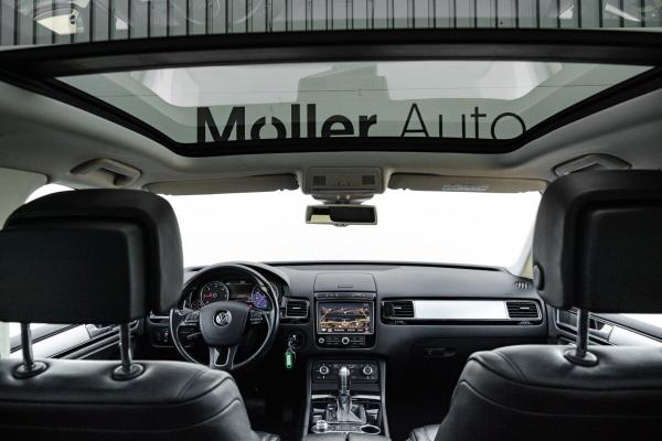 Melns Volkswagen Touareg 2016 Rīga, ar dzinēja tilpumu 3.00 L un nobraukumu 188 tūkst. km par 17500 €, foto 6 vietnē AUTOMOTO.COM.LV