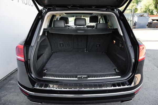 Melns Volkswagen Touareg 2016 Rīga, ar dzinēja tilpumu 3.00 L un nobraukumu 188 tūkst. km par 17500 €, foto 10 vietnē AUTOMOTO.COM.LV