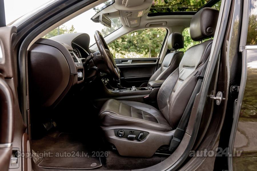 Melns Volkswagen Touareg 2016 Pērnava, ar dzinēja tilpumu 3.00 L un nobraukumu 244 tūkst. km par 16499 €, foto 9 vietnē AUTOMOTO.COM.LV