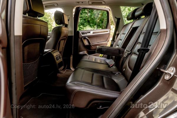 Melns Volkswagen Touareg 2016 Pērnava, ar dzinēja tilpumu 3.00 L un nobraukumu 244 tūkst. km par 16499 €, foto 10 vietnē AUTOMOTO.COM.LV