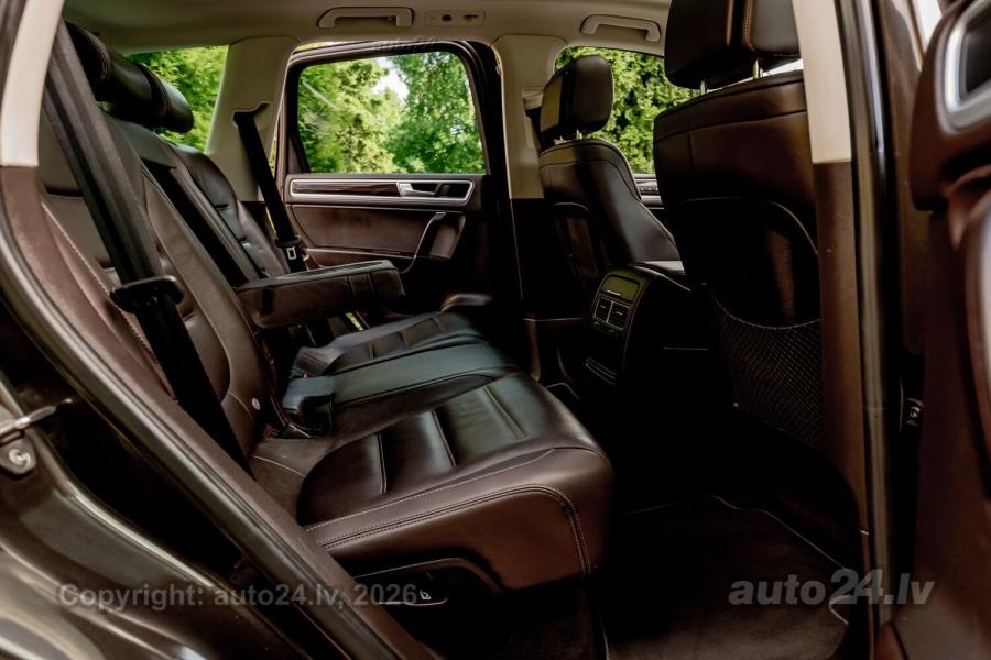 Melns Volkswagen Touareg 2016 Pērnava, ar dzinēja tilpumu 3.00 L un nobraukumu 244 tūkst. km par 16499 €, foto 12 vietnē AUTOMOTO.COM.LV