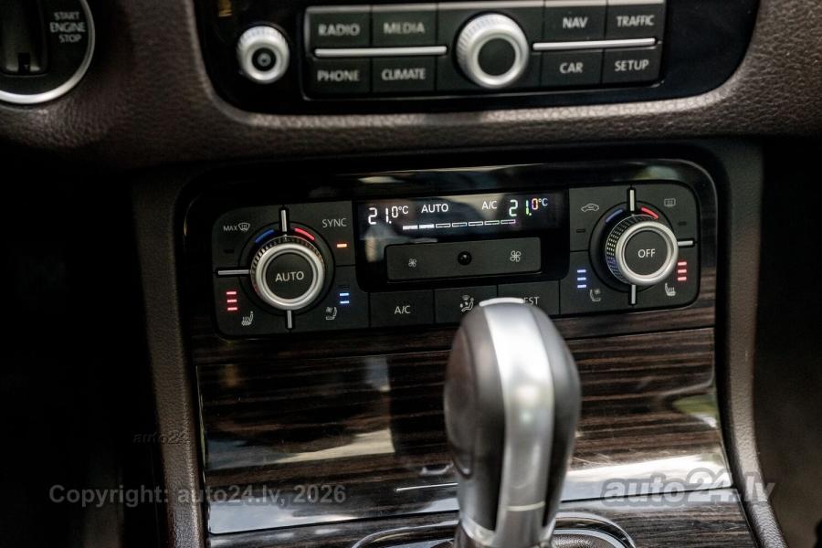 Melns Volkswagen Touareg 2016 Pērnava, ar dzinēja tilpumu 3.00 L un nobraukumu 244 tūkst. km par 16499 €, foto 19 vietnē AUTOMOTO.COM.LV