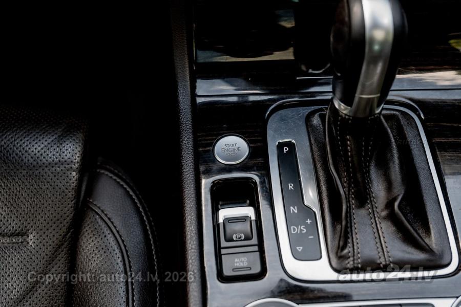 Melns Volkswagen Touareg 2016 Pērnava, ar dzinēja tilpumu 3.00 L un nobraukumu 244 tūkst. km par 16499 €, foto 20 vietnē AUTOMOTO.COM.LV