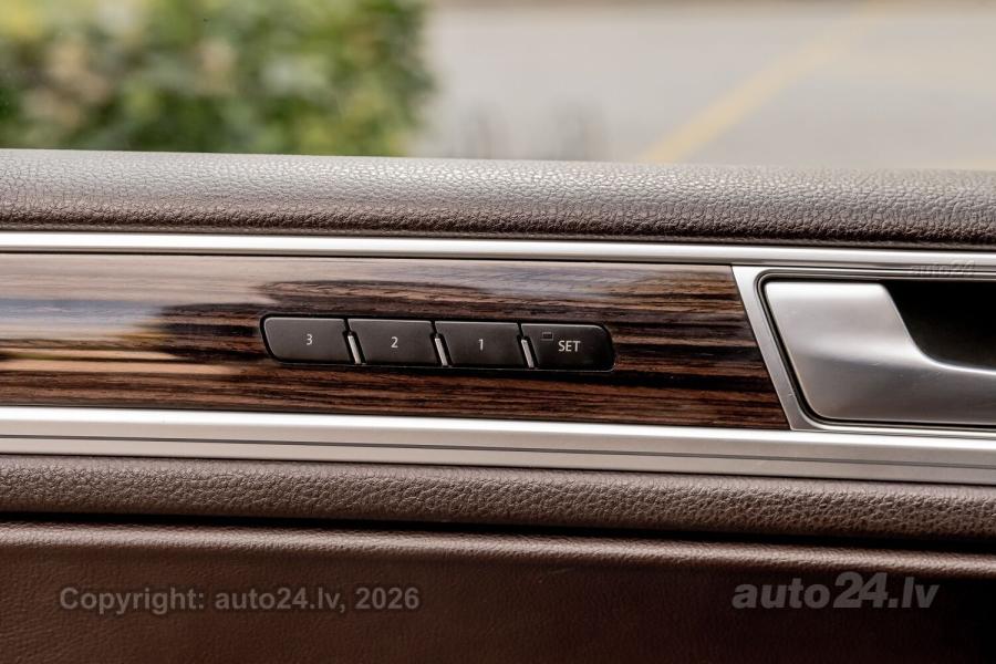 Melns Volkswagen Touareg 2016 Pērnava, ar dzinēja tilpumu 3.00 L un nobraukumu 244 tūkst. km par 16499 €, foto 21 vietnē AUTOMOTO.COM.LV