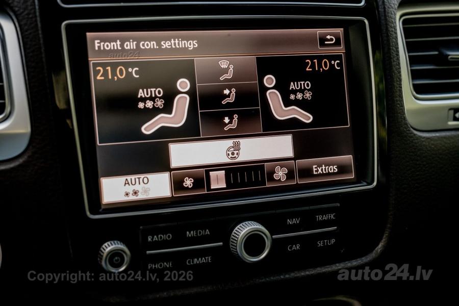 Melns Volkswagen Touareg 2016 Pērnava, ar dzinēja tilpumu 3.00 L un nobraukumu 244 tūkst. km par 16499 €, foto 26 vietnē AUTOMOTO.COM.LV