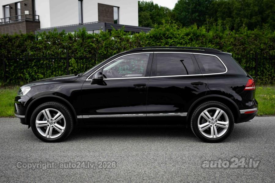 Black Volkswagen Touareg 2016 in Tallinn, with an engine capacity of 3.00 L and mileage of 270 thousand km for 15900 €, photo 3 on AUTOMOTO.COM.LV