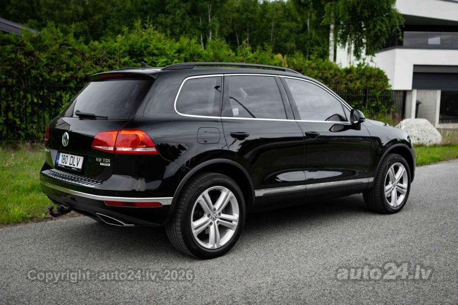 Black Volkswagen Touareg 2016 in Tallinn, with an engine capacity of 3.00 L and mileage of 270 thousand km for 15900 €, photo 8 on AUTOMOTO.COM.LV