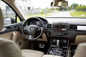 Black Volkswagen Touareg 2016 in Tallinn, with an engine capacity of 3.00 L and mileage of 270 thousand km for 15900 €, photo 13 on AUTOMOTO.COM.LV