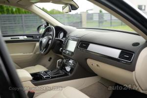 Black Volkswagen Touareg 2016 in Tallinn, with an engine capacity of 3.00 L and mileage of 270 thousand km for 15900 €, photo 19 on AUTOMOTO.COM.LV