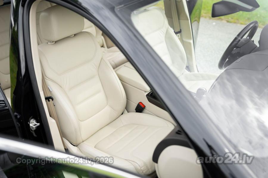 Black Volkswagen Touareg 2016 in Tallinn, with an engine capacity of 3.00 L and mileage of 270 thousand km for 15900 €, photo 20 on AUTOMOTO.COM.LV
