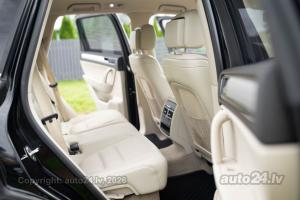 Black Volkswagen Touareg 2016 in Tallinn, with an engine capacity of 3.00 L and mileage of 270 thousand km for 15900 €, photo 22 on AUTOMOTO.COM.LV