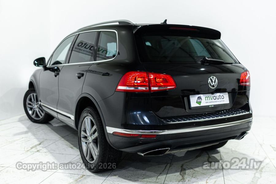 Black Volkswagen Touareg 2016 in Tallinn, with an engine capacity of 3.00 L and mileage of 187 thousand km for 15990 €, photo 7 on AUTOMOTO.COM.LV